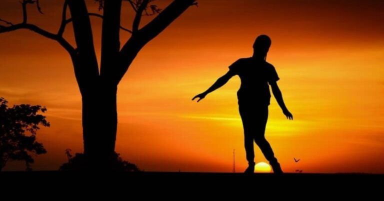 How To Be a Good Girl: Learn 10 Simple Tips - Tomvad